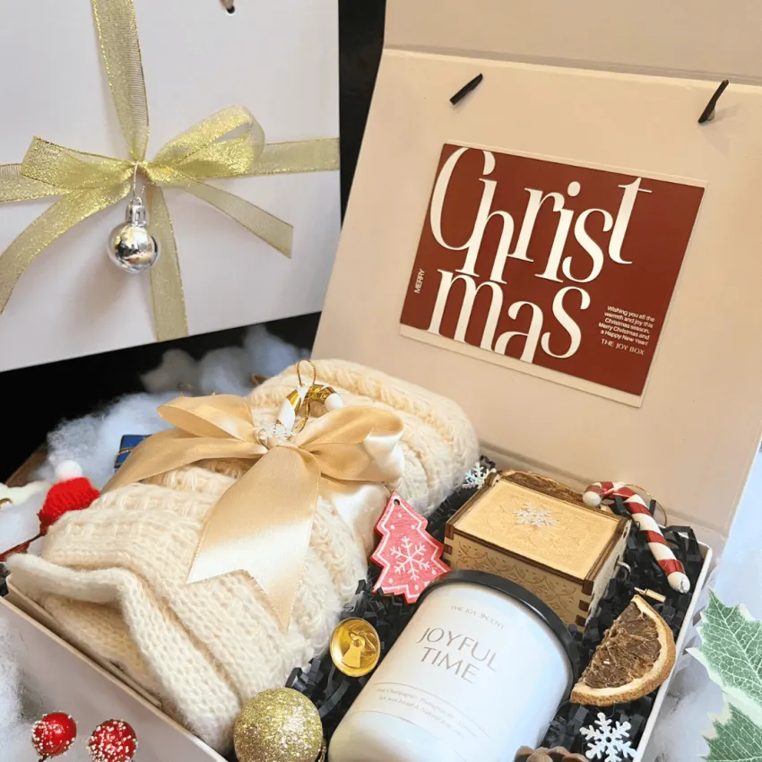 Hộp Quà "A Christmas Carol" – Hộp Nhạc & Khăn Len | CHUS